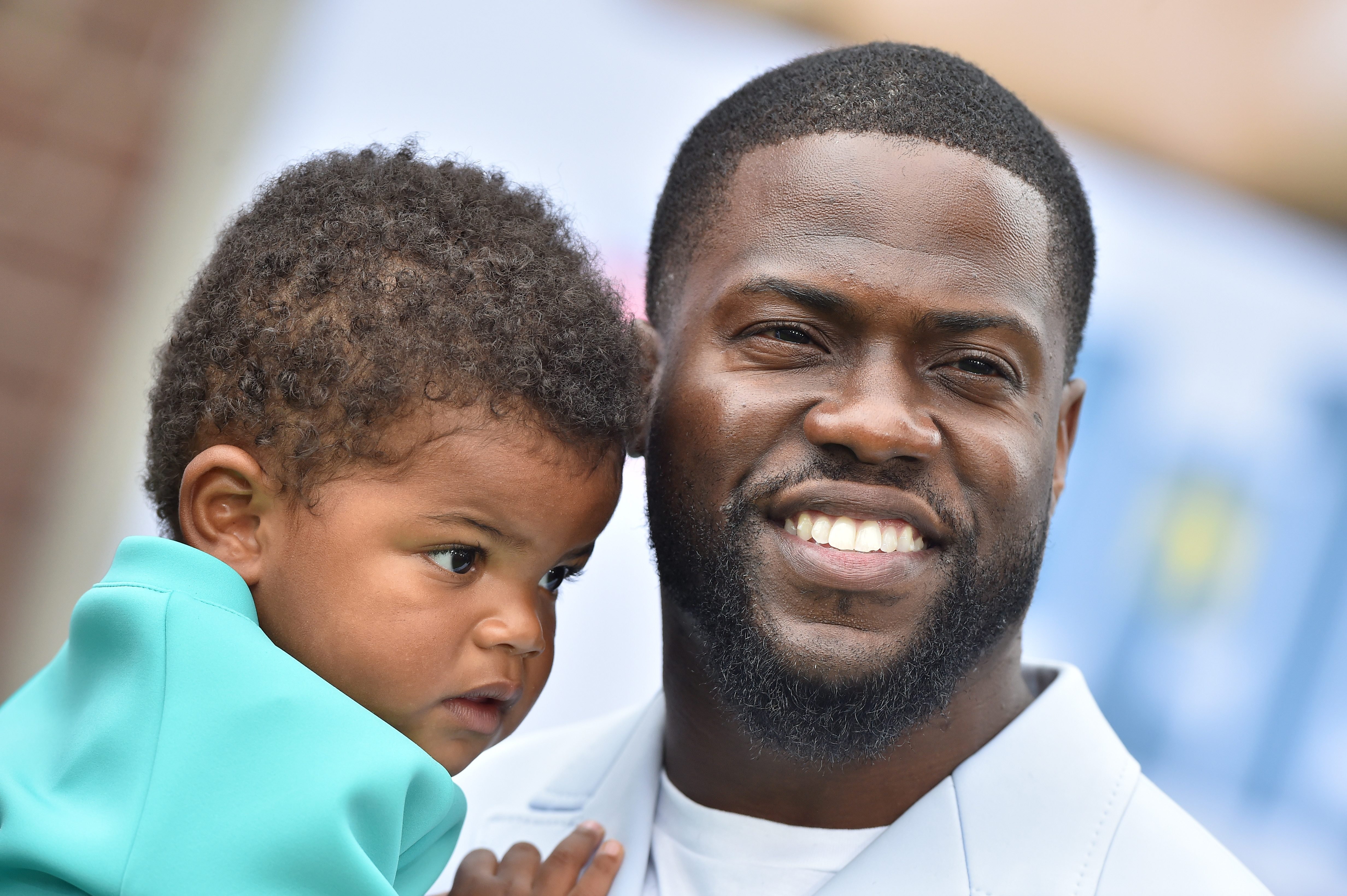 Kevin Hart Walking But In “Excruciating Pain” After Car Crash - Praise ...